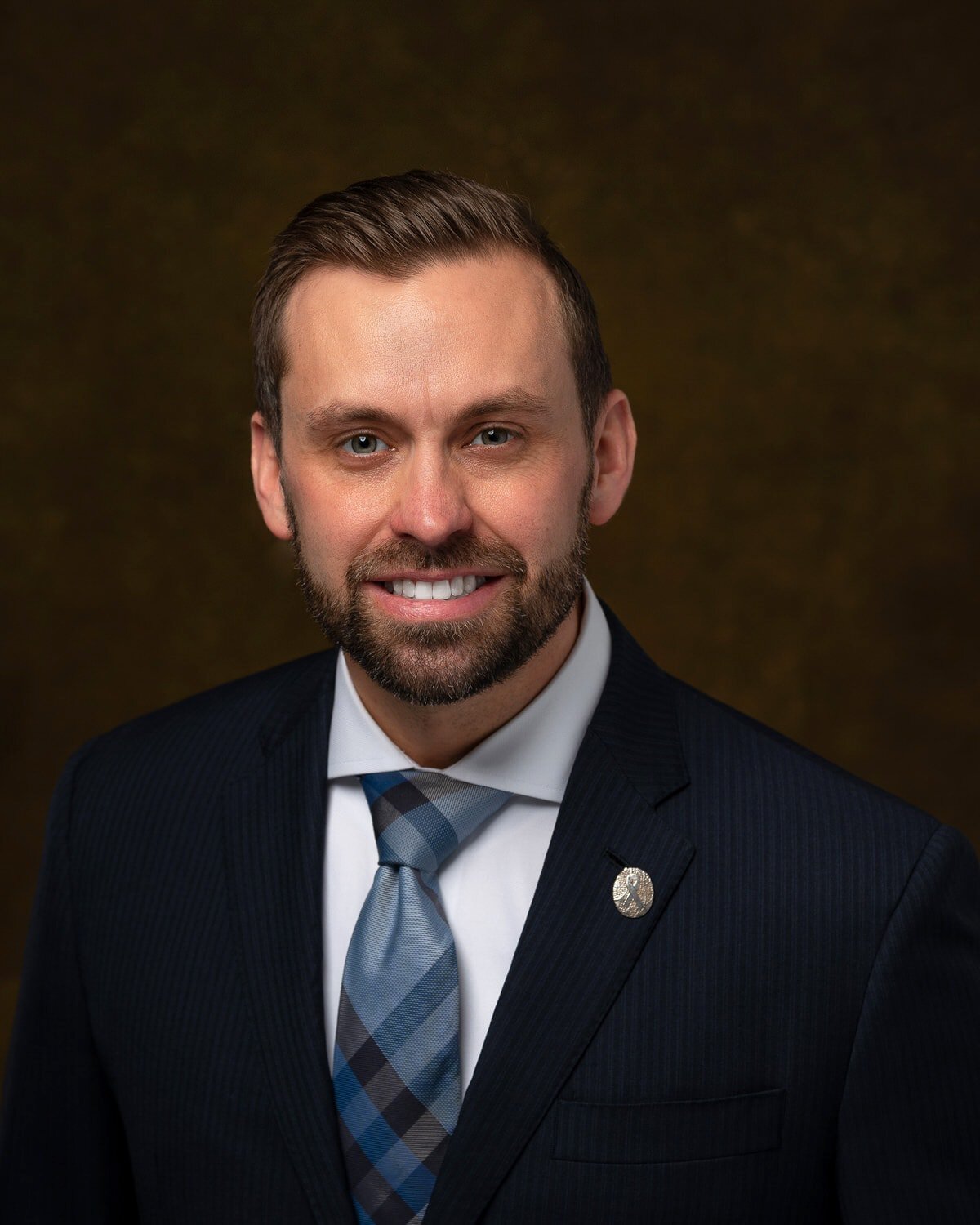 What to Wear for Professional Headshots? An Ultimate Guide